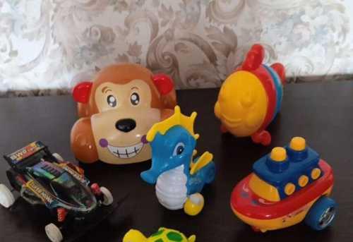 Яркие детские игрушки