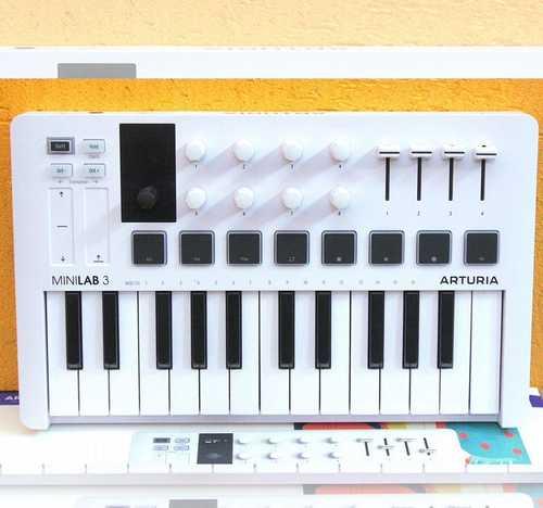 Arturia Minilab 3 midi Controller