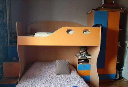 Кровать двухьярусная, спальный комплект со шкафом