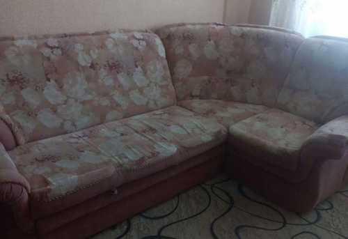Угловой диван с креслом в отличном состоянии
