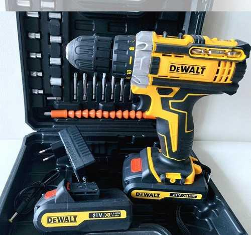 Шуруповерт с набором бит 21V Dewalt