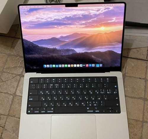 Macbook Pro 14 2023 M3 8gb 512gb Идеал, гарантия