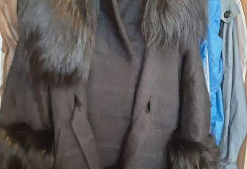 Костюм: пиджак с мехом чернобурой лисы и юбка