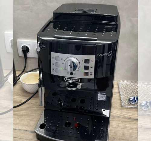 Кофемашина delonghi ecam 22.110