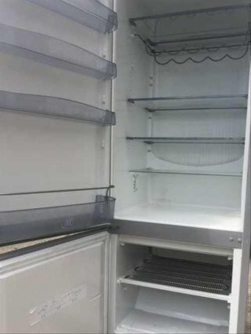 Продам холодильник б/у Snaige