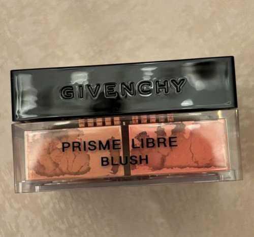 Румяна Givenchy Prisme Libre