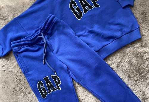 Новый костюм для мальчика GAP 134