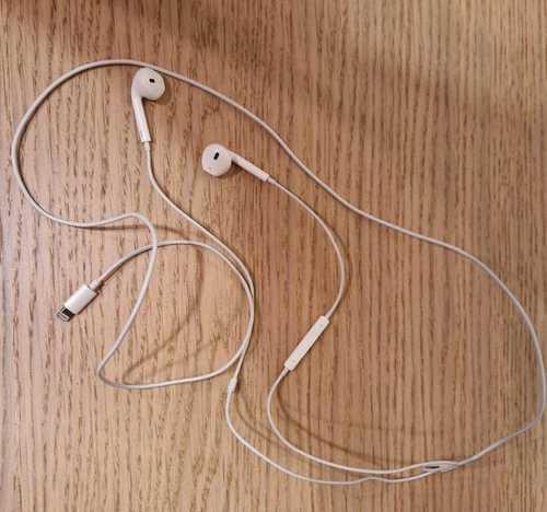 Наушники apple earpods lightning бу