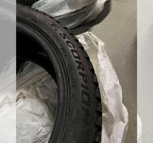 Pirelli Scorpion Ice Zero 2 245/4.5 R20