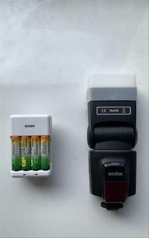 Вспышка Godox TT520 + аккумуляторные батареи