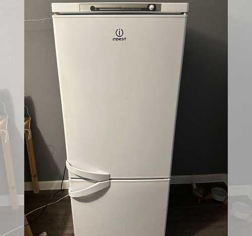 Холодильник indesit SB 150 бу