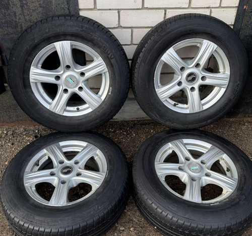 Колеса на Ниву 205/70 R15