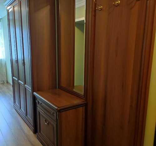 Мебель в прихожую почти новая