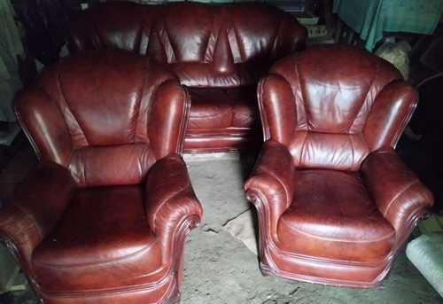 Набор кожанной мебели - диван и 2 кресла