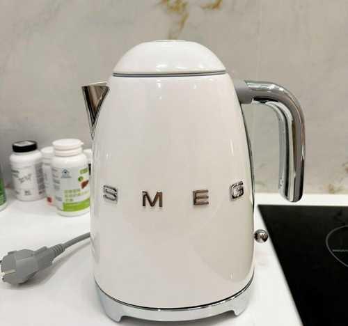 Чайник smeg белый 1.7