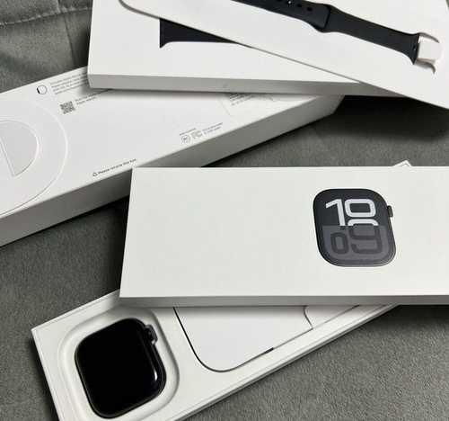 Apple watch 10 42mm почти новые