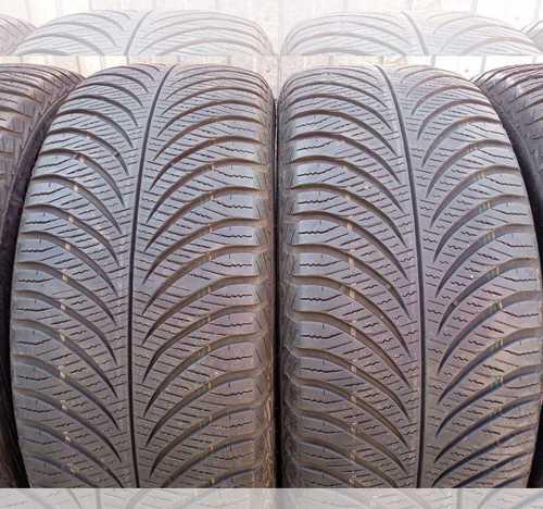 Goodyear Vector 4Seasons Gen-2 215/55 R17