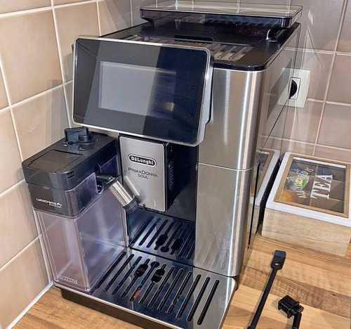 Кофемашина De'Longhi PrimaDonna ecam 610.75.MB