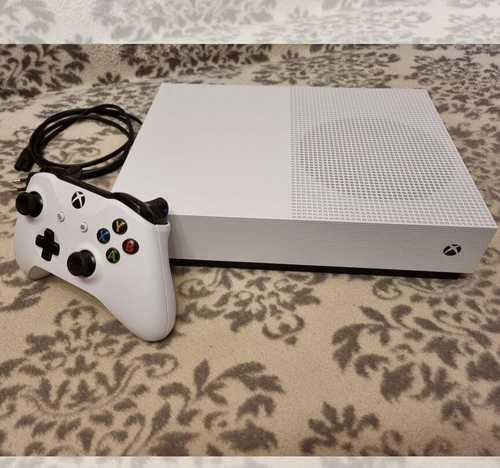 Xbox One S 1tb с геймпадом