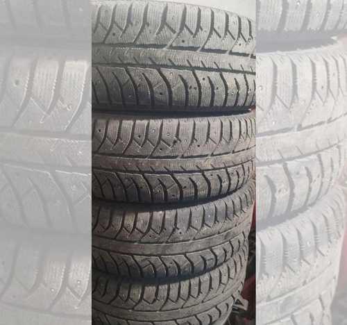 Bridgestone Ice Cruiser 7000 235/65 R17