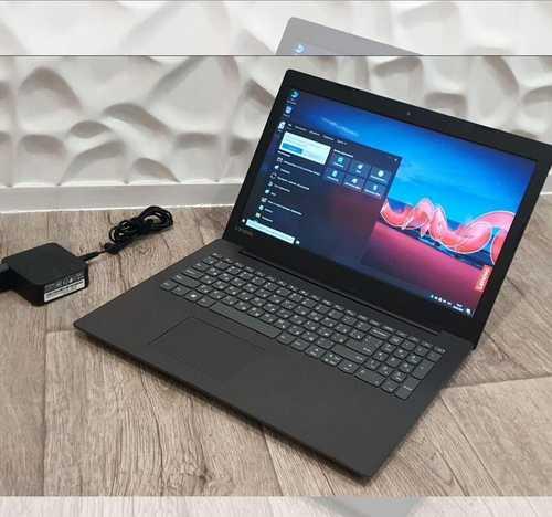 Lenovo FullHD 15.6" Ryzen/8DDR4/SSD