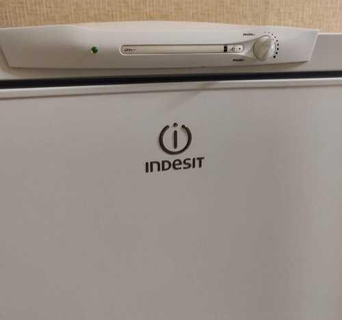 Холодильник indesit