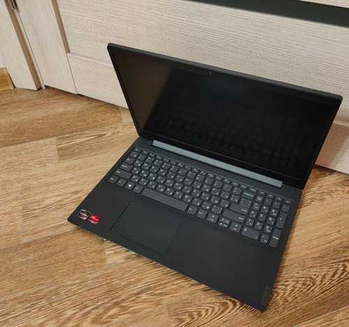 FullHD Lenovo ryzen 5-3500u 12gb DDR4 SSD HDD