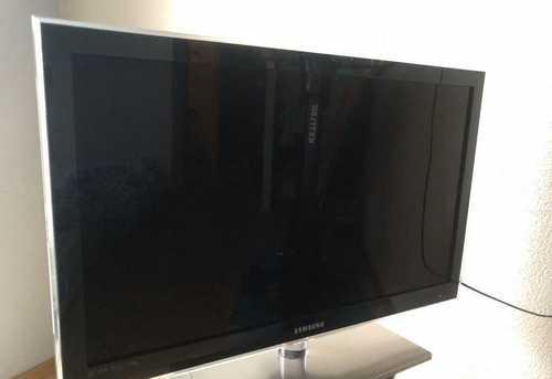 Телевизор Samsung UE32 работает с пультом