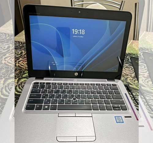 12.5" HP EliteBook 820 G4, Core i5, RAM 12 ГБ, 256 ГБ, Intel HD Graphics 620