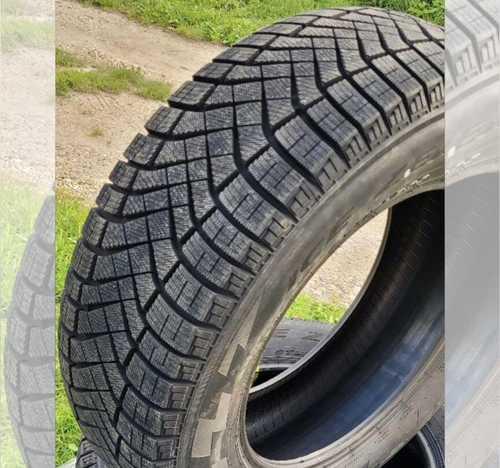 Pirelli Ice Zero FR SUV 265/65 R17