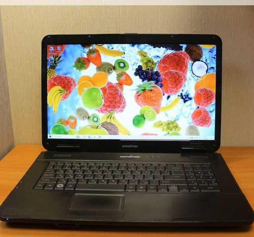 Emachines T8100/4/SSD/17" HD 