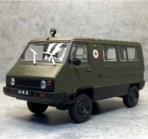 Коллекционная модель УАЗ-3972 мед.помощь 1:43 DeA