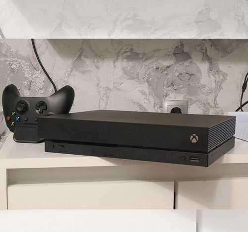 Игровая приставка Xbox one x