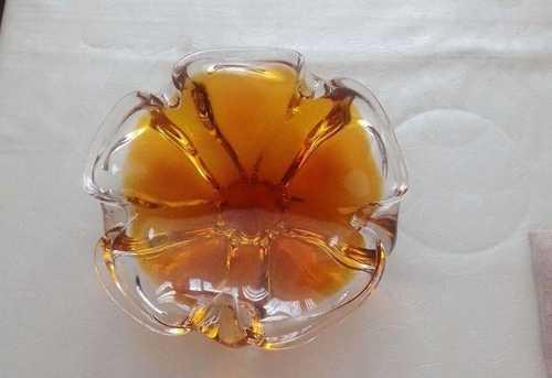 Двухцветная ваза конфетница, Богемия 60-70 г