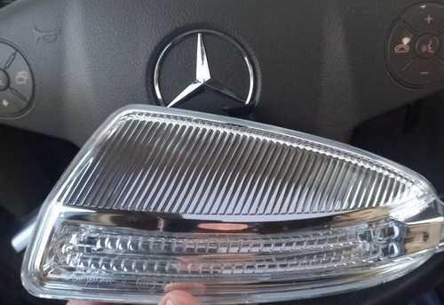 Повторитель поворота в зеркало Mercedes-Benz ML