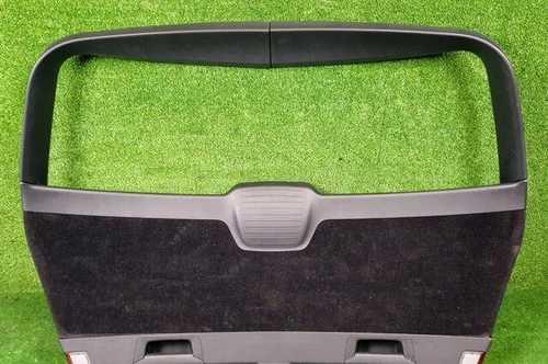 Обшивка двери багажника Mercedes-Benz C200 C-class