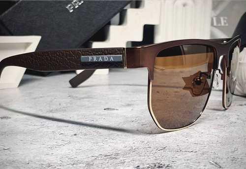 Солнцезащитные очки Prada коричневые