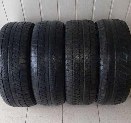 Bridgestone Blizzak VRX 215/55 R17