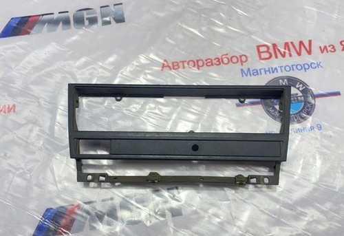 Рамка магнитолы Bmw 5 E39 M54 2000