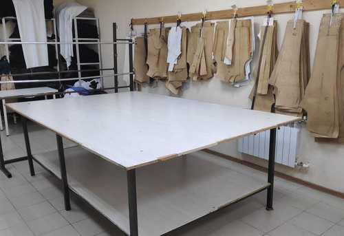 Раскрорйный стол с размотчиком ткани
