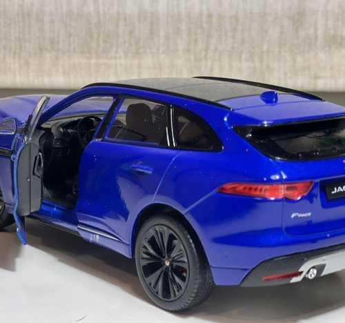 Машина jaguar F-Pace