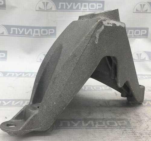 Кронштейн опоры двигателя левый
