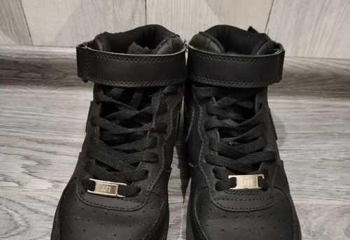 Продаю детские ботинки Nike 38 размера