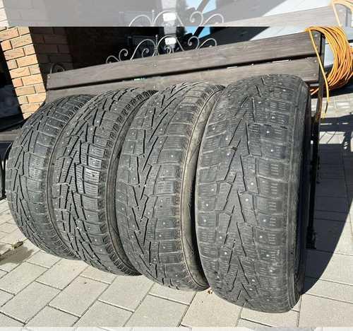 Roadstone Winguard 215/60 R17