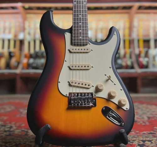 Электрогитара DeMarco dmsest202 Stratocaster SSS Sunburst