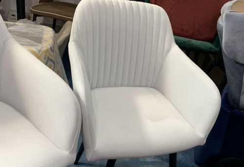 Кресло стул с подлокотниками белое