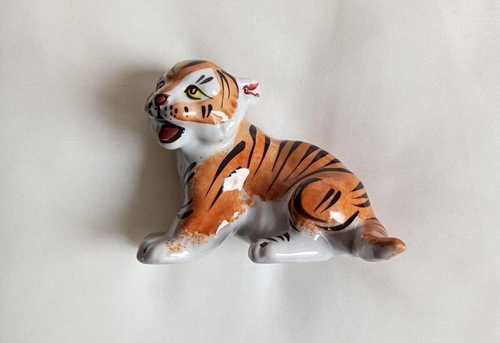 Фарфоровая статуэтка тигр