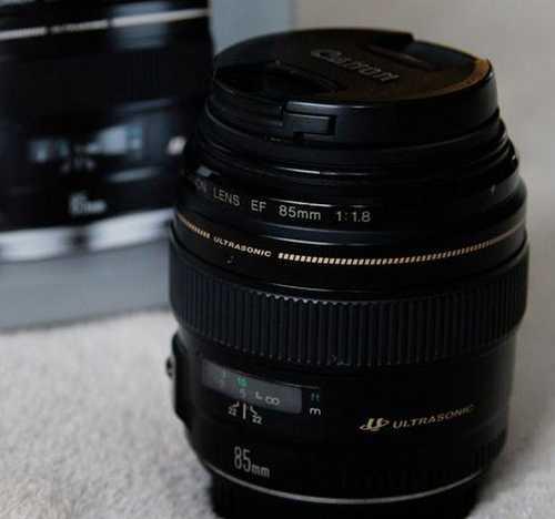 Canon EF 85mm f/1.8