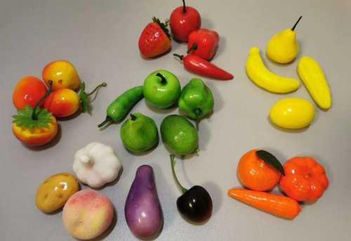 Новые. Игрушечные пластиковые овощи и фрукты