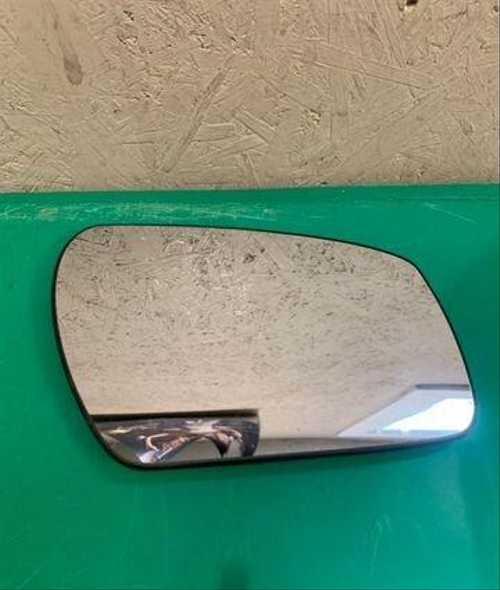 Зеркальный элемент правый Ford Fusion